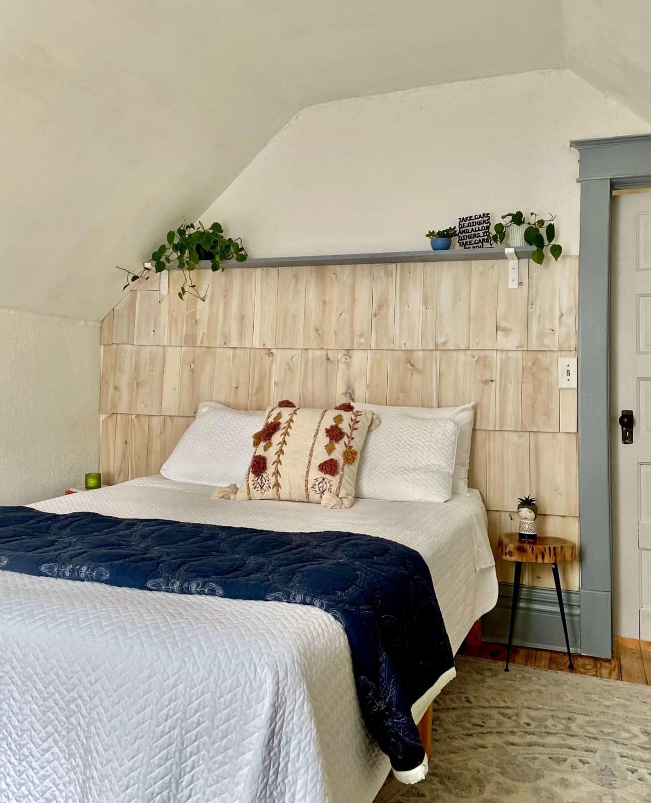How to use cedar shake as a cottage style accent wall - A Life Unfolding