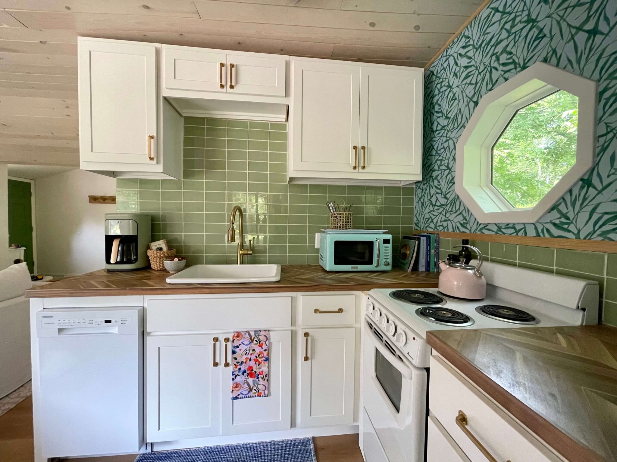 Cottage Kitchen Glow up made easy: DIY a Glass Tile Backsplash. - A ...
