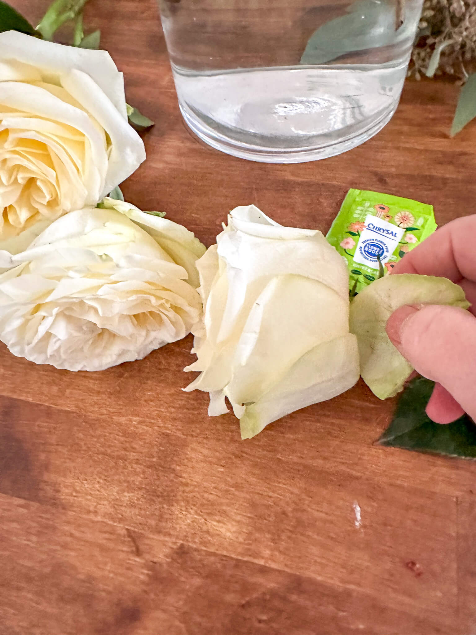 White Flowers add a touch of Romance to your Flower Arrangements. - A ...