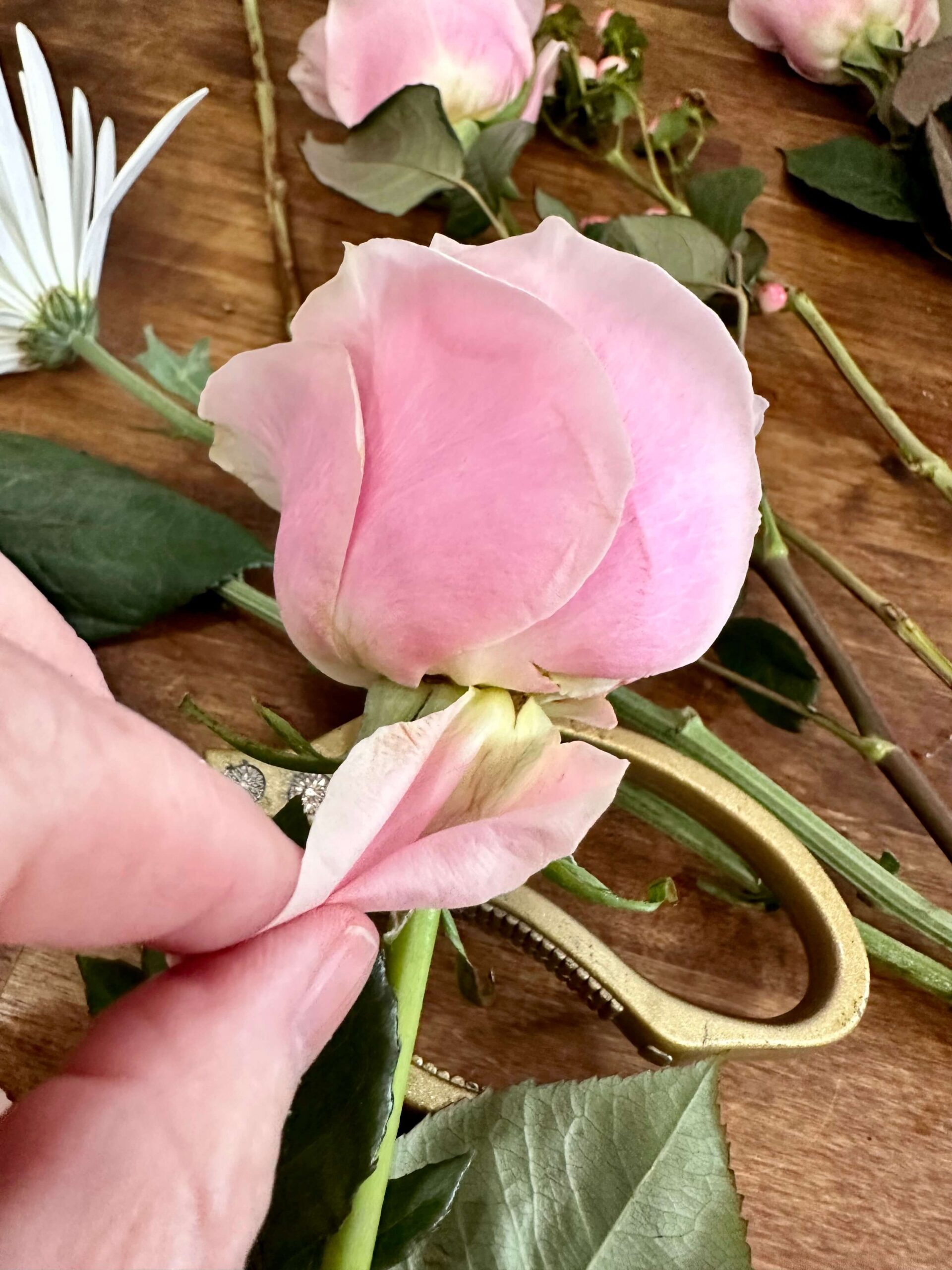 The best way to DIY a Mother's Day Floral Arrangement. - A Life Unfolding