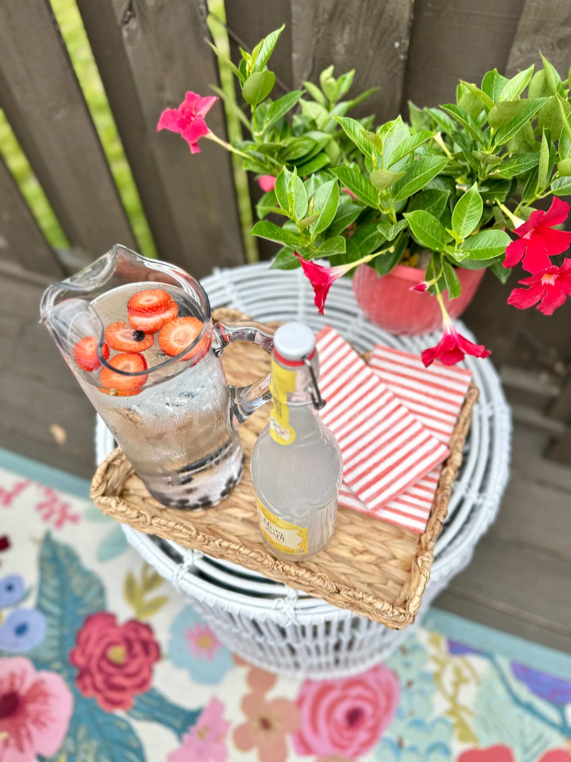 A Chic and Easy Red, White and Blue Tablescape - A Life Unfolding